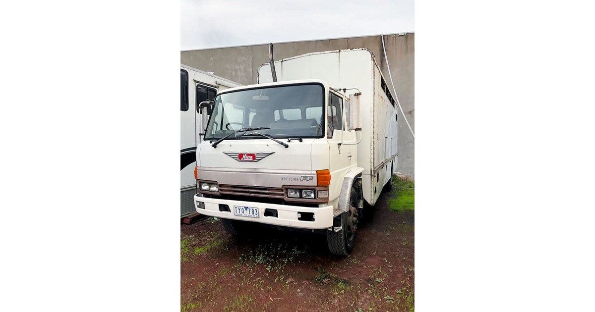 1988 HINO FF RANGER 8 HORSE TRUCK for sale
