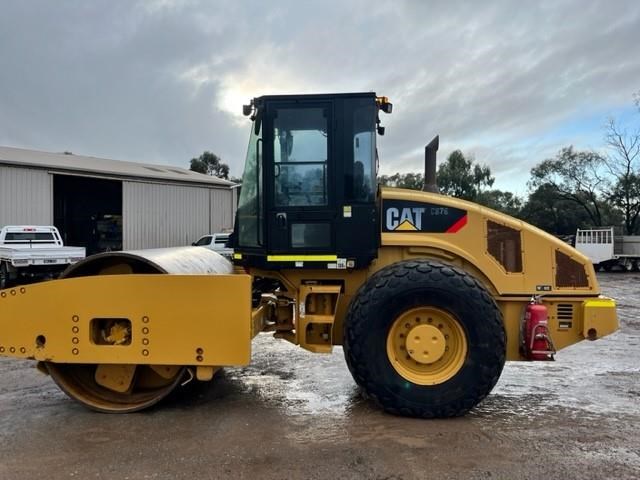 2011 CATERPILLAR CS76 for sale (refcode TA1180374)