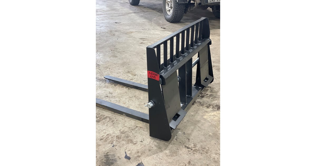 NORM ENGINEERING NORM SKID STEER PIN EYE STYLE PALLET FORKS Skidsteer ...