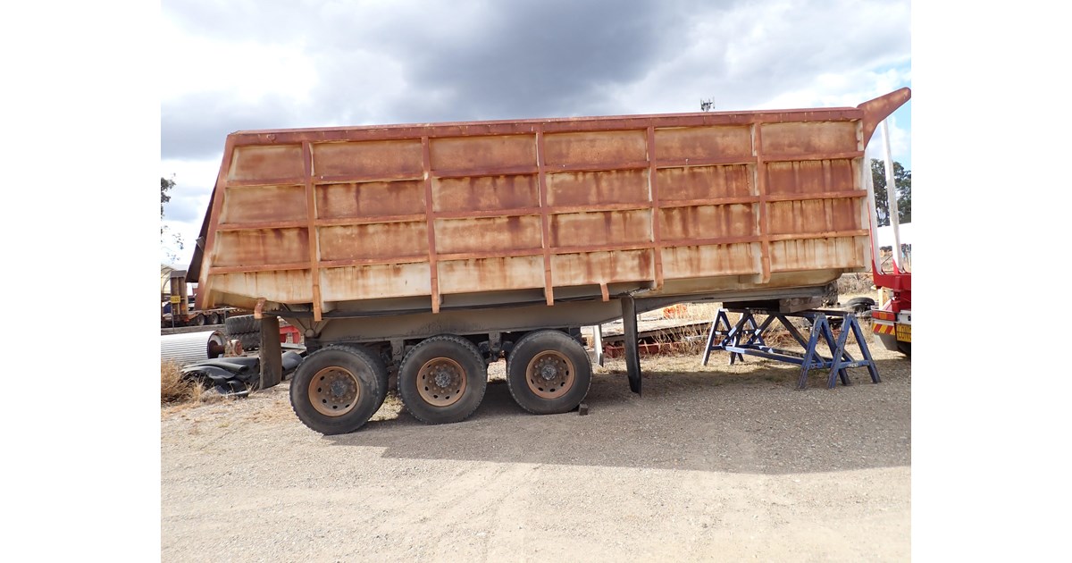 CUSTOM BUILT REAR DUMP OFF ROAD SEMI TIPPER TRAILER for sale