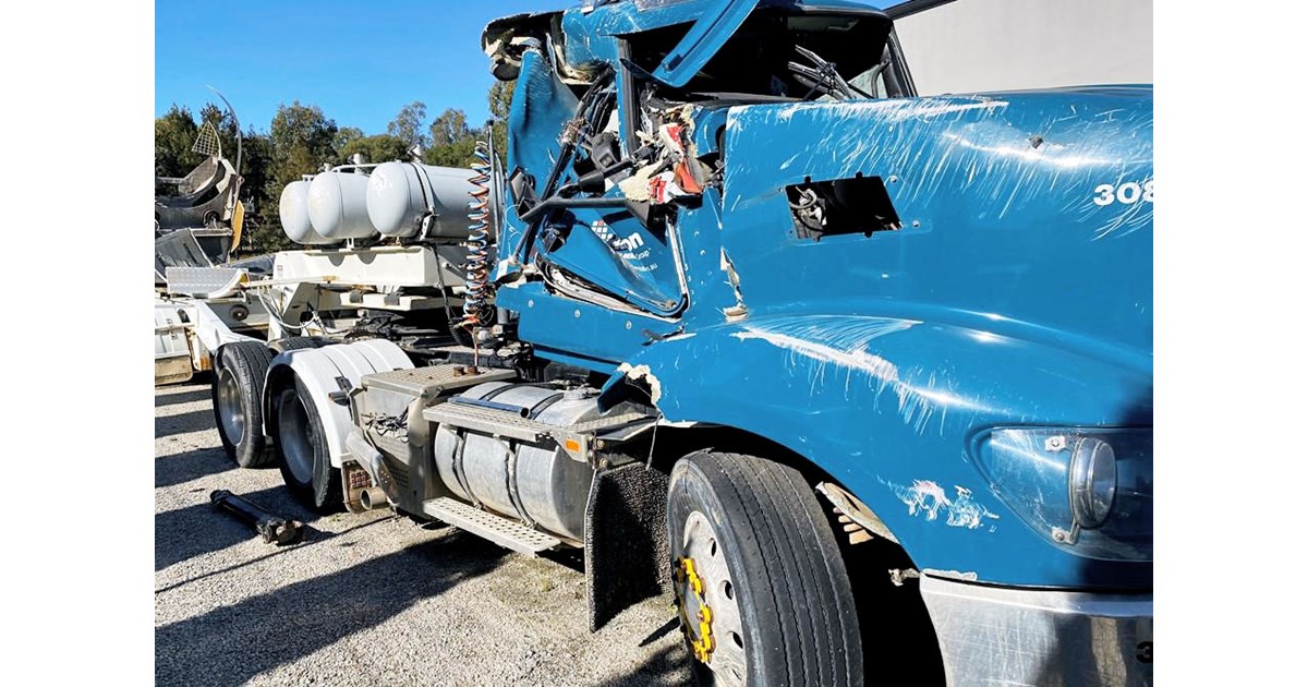 2012 KENWORTH T403 dismantling