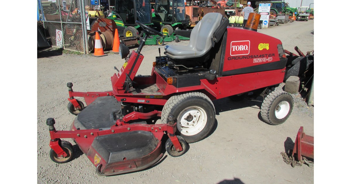 TORO 228-D GROUNDSMASTER FRONT DECK MOWER for sale