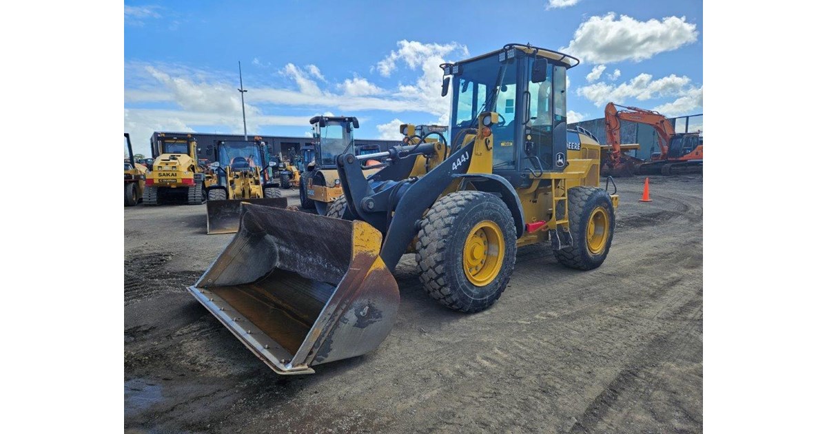 JOHN DEERE 444J for sale
