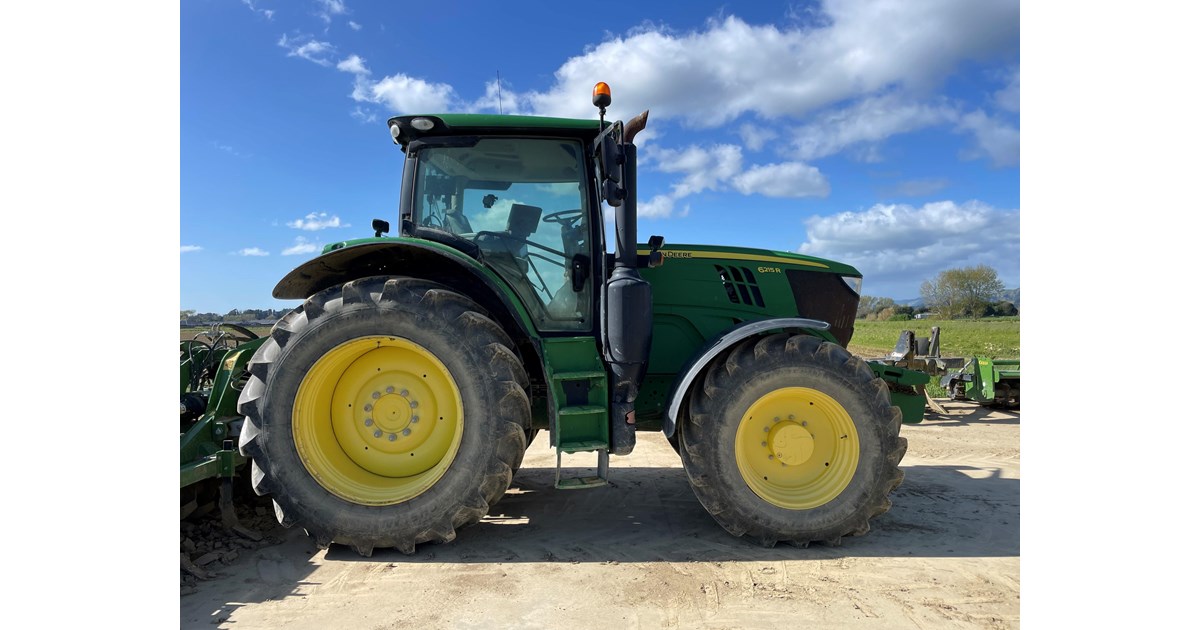 2018 JOHN DEERE 6215R for sale