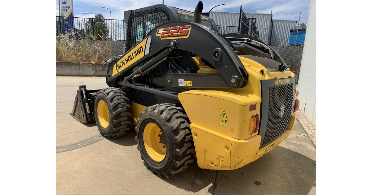 2013 NEW HOLLAND L225 200 series for sale