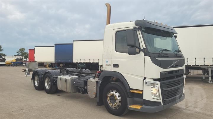 2014 VOLVO FM for sale