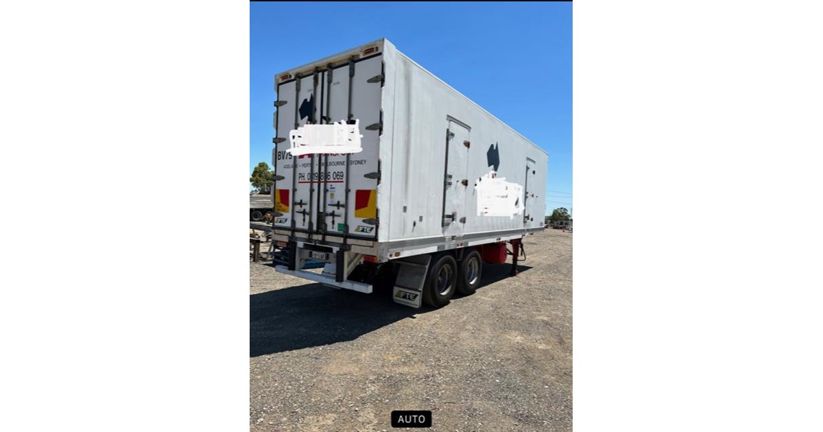 MAXI-CUBE TANDEM REFRIGERATED VAN for sale (refcode TA1203250)