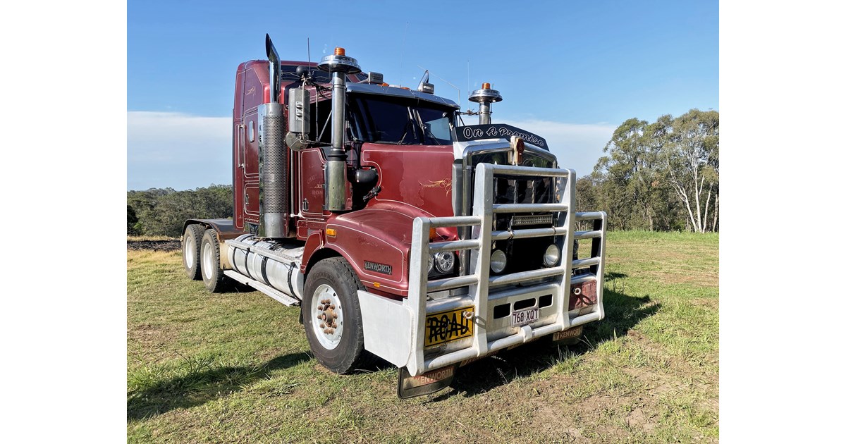 2004 KENWORTH T404 ST for sale (refcode DIY1205569)
