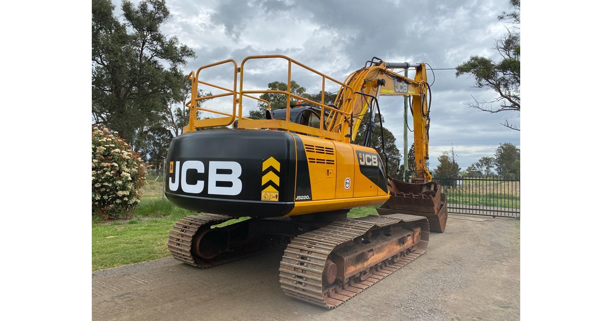 2013 JCB 220 JS220LC for sale (refcode TA1206963)