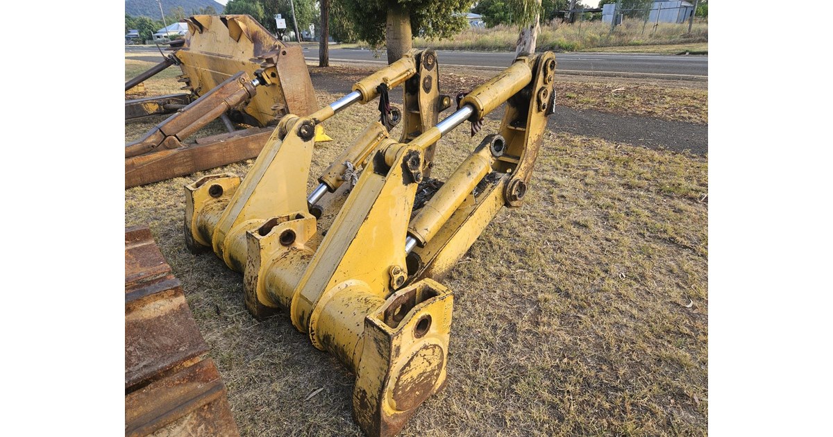 KOMATSU KOMATSU D85EX-15 RIPPER GROUP for sale (refcode TA1253176)