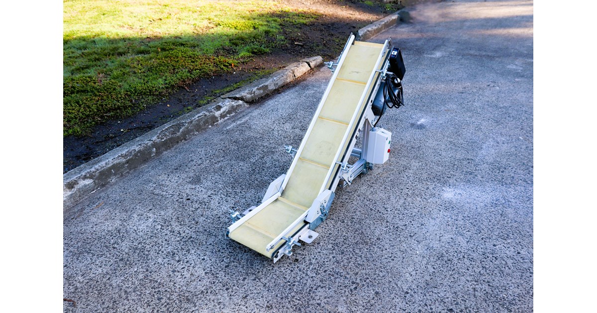NARROW MOTORISED ELEVATOR INCLINE CONVEYOR 750MM HIGH for sale (refcode ...