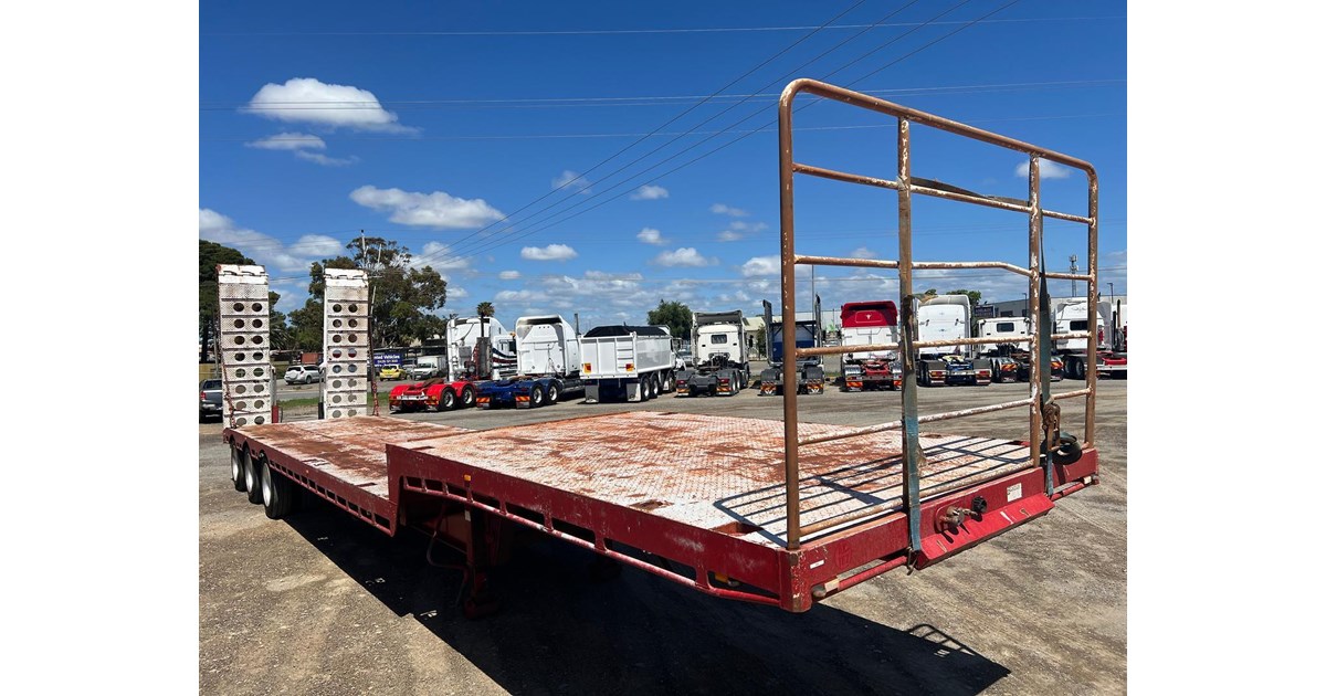 HOWARD PORTER TRI AXLE DROP DECK WITH BI-FOLD RAMPS for sale (refcode ...