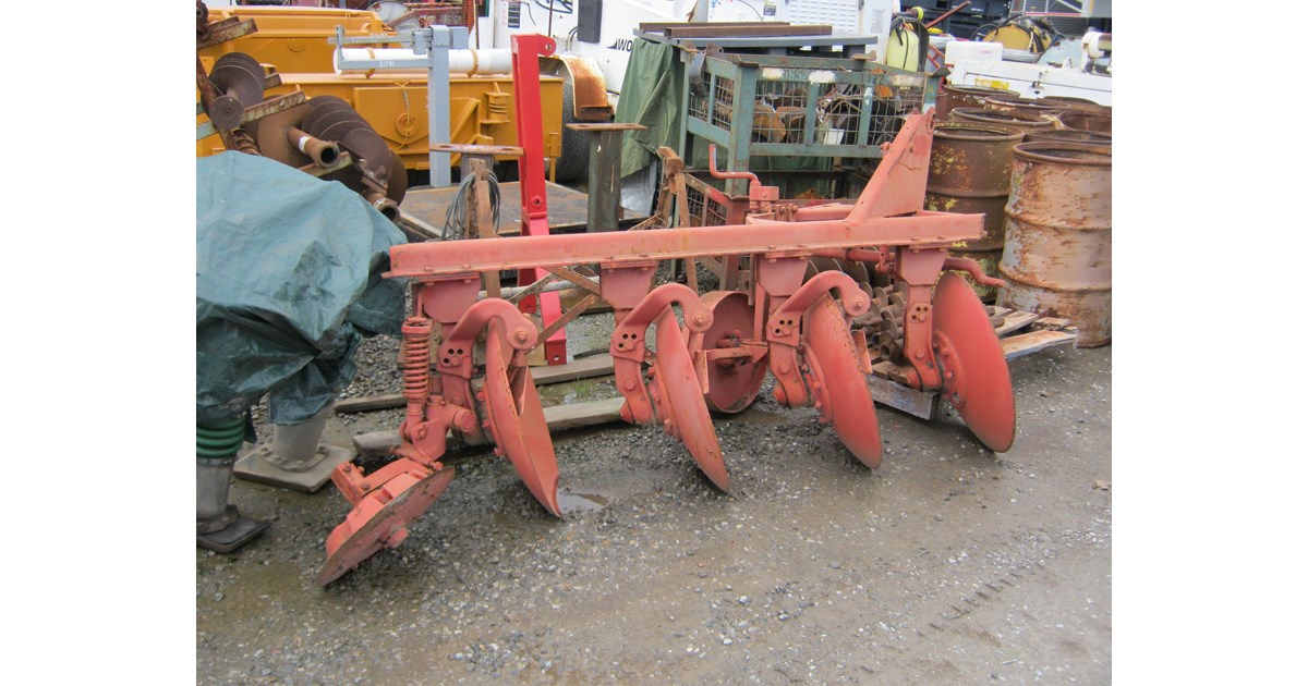 IHC 4 DISC PLOUGH WRIGHTS TRACTORS PHONE 08 8323 8795 for sale (refcode ...