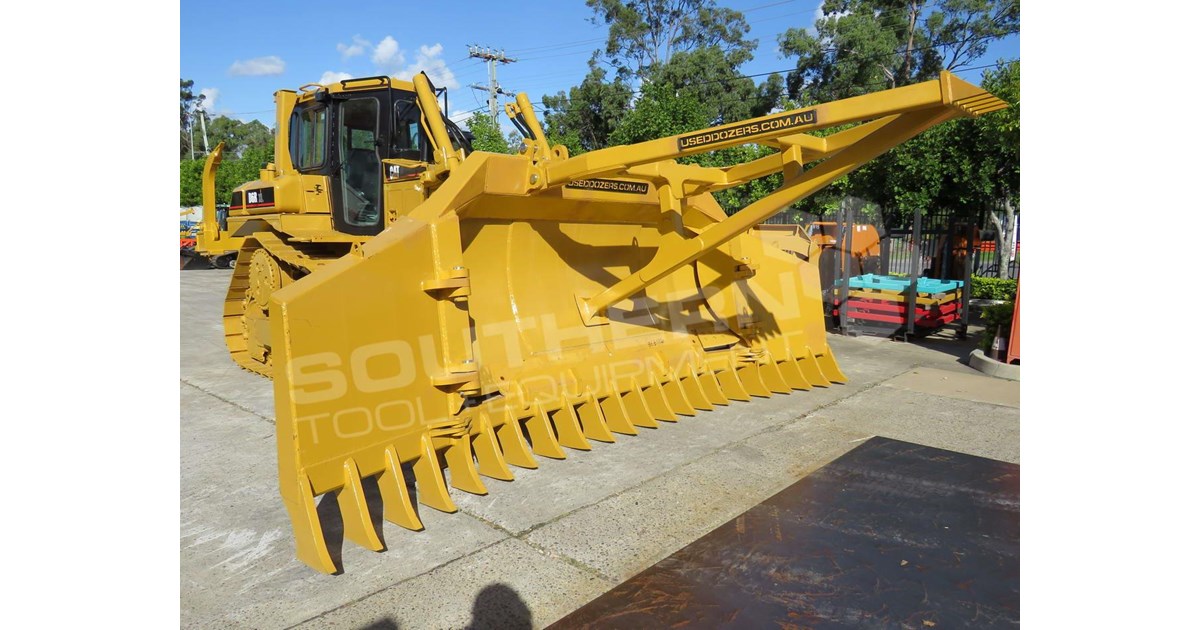 CATERPILLAR D6R / D6T dozer Bi-Folding Stick Rake for sale (refcode ...