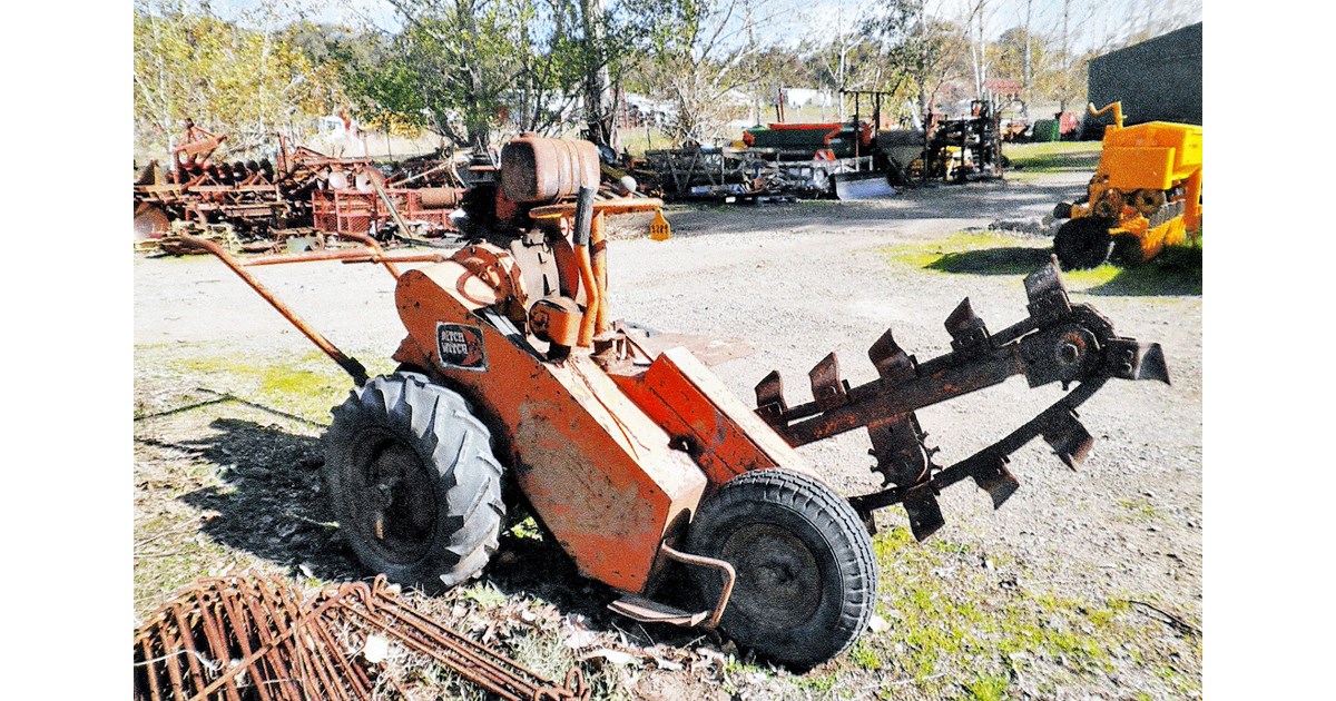 DITCH WITCH CHAIN DIGGER for sale (refcode TA900739)