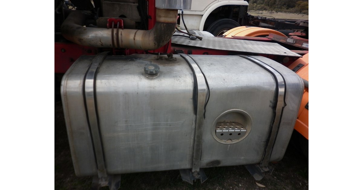 FREIGHTLINER FUEL TANKS FREIGHTLINER for sale (refcode TA915126)