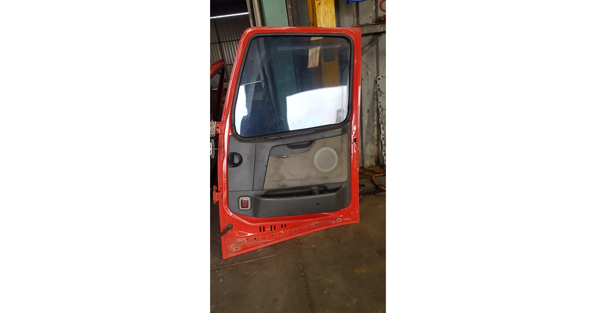 VOLVO RIGHT HAND DOOR for sale (refcode TA1016292)