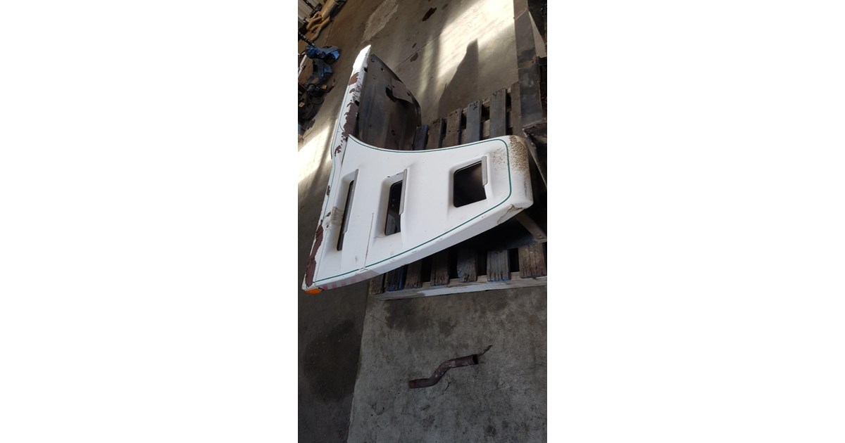 FREIGHTLINER ARGOSY STEP PANEL CABIN RH 2007 AND BELOW FREIGHTLINER ...