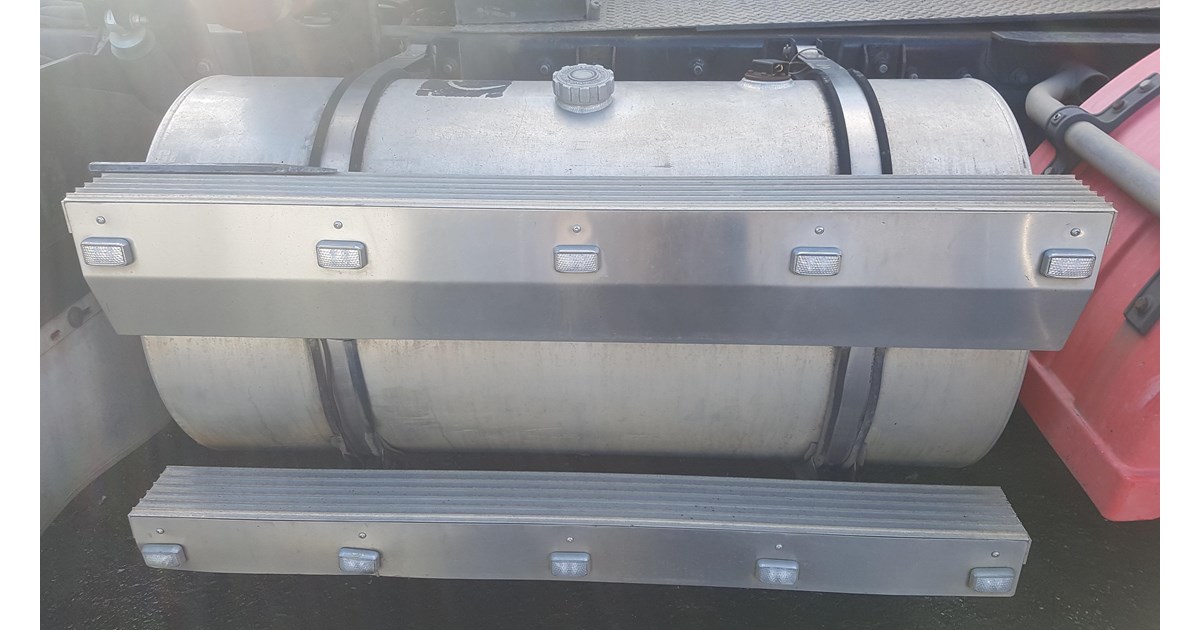 MACK QUANTUM DIESEL TANK - RIGHT 124CMX64CM MACK QANTAM for sale ...