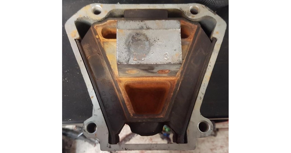 IVECO ENGINE MOUNT for sale (refcode TA1043990)