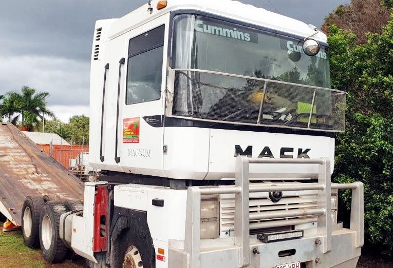 1999 MACK MAGNUM Wrecking dismantling (refcode TA1026861)