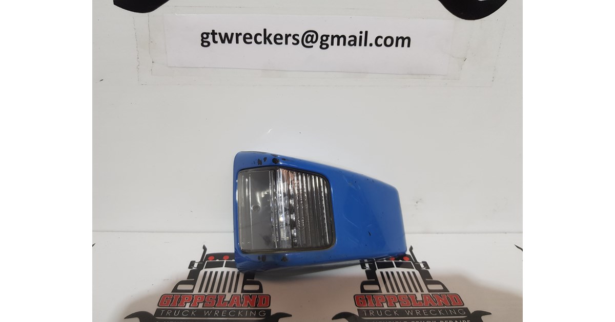 VOLVO FM12 CLEARANCE LIGHT CABIN RH 84139939 VOLVO FM12 84139939 for ...