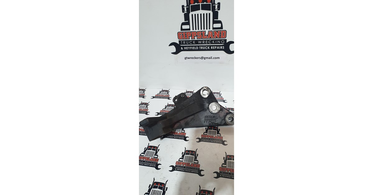 IVECO ENGINE MOUNT BRACKET FRONT LH 13 500307183 CURSOR ENGINE ...