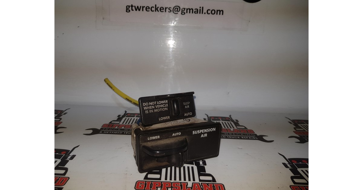FREIGHTLINER SUSPENSION AIR 3270367G 3235L342F SWITCHES FREIGHTLINER ...
