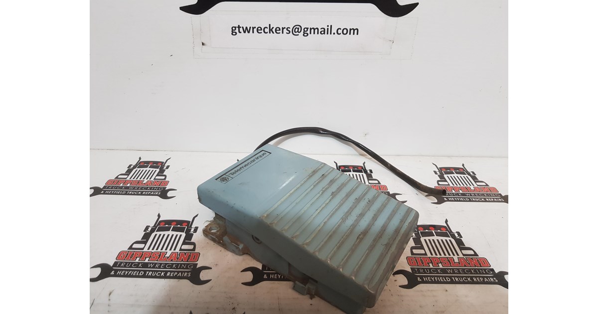 SCHNEIDER TELEMECANIQUE FOOT SWITCH METAL XPEM110 SCHNEIDER ...