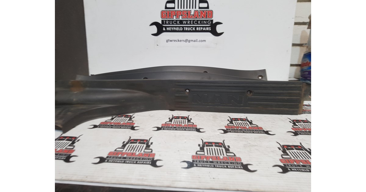 MAN TGA DOOR STEP INNER TRIM RH 81.61510.5221 MAN TGA 81.61510.5221 for ...