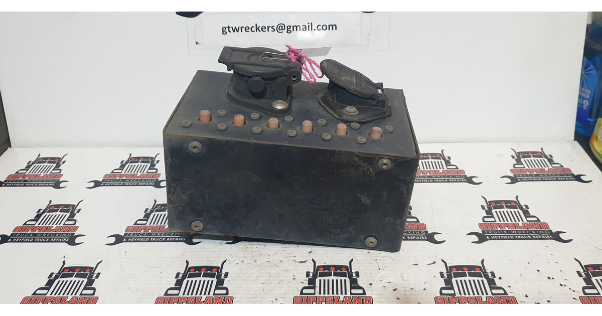 FREIGHTLINER CORONADO POWER DISTRIBUTION BOX A0652291000 FREIGHTLINER ...