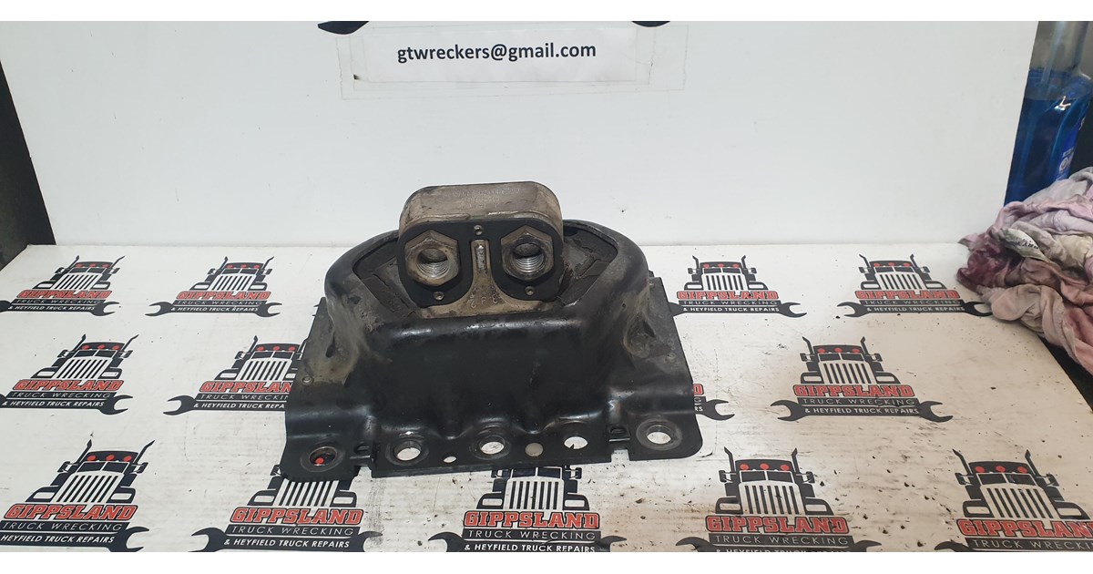 VOLVO ENGINE MOUNT 20499469 VOLVO 20499469 for sale (refcode TA1092088)