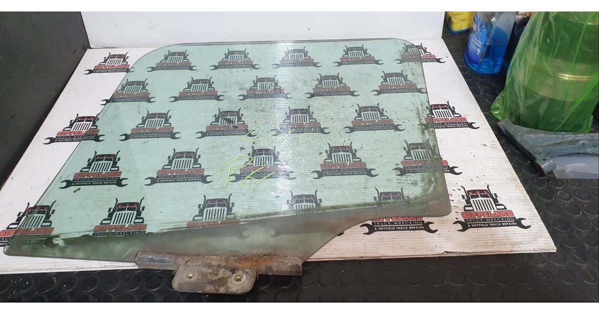 DAF WINDOW GLASS RIGHT HAND DAF for sale (refcode TA1102683)
