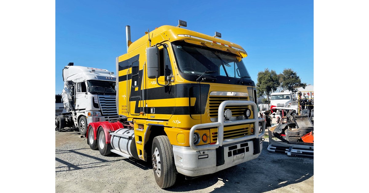 2004 FREIGHTLINER ARGOSY 101 dismantling