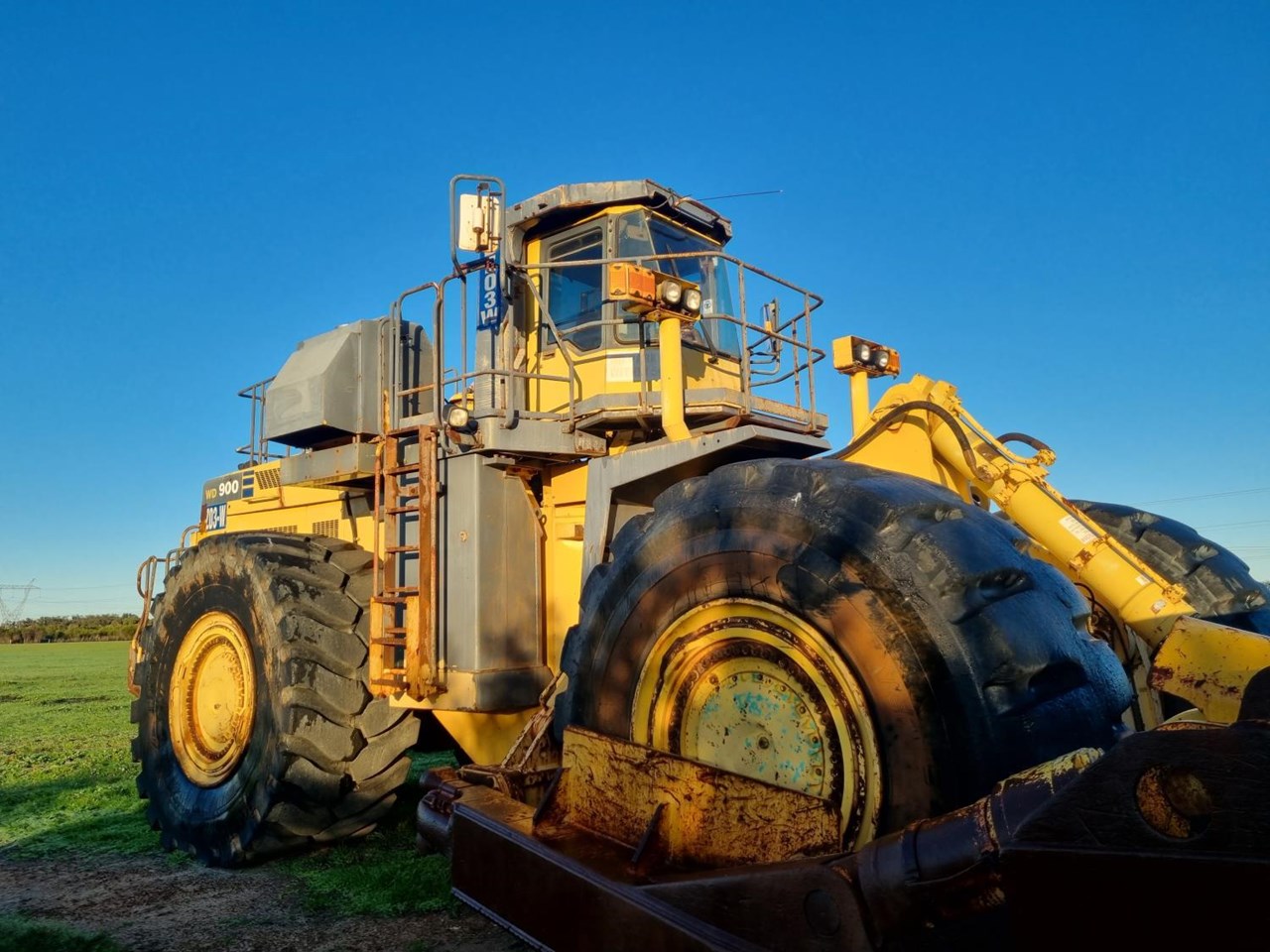 2000 KOMATSU WD900-3 for sale