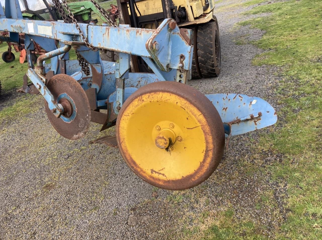OVERUM 3 FURROW MOULDBOARD PLOUGH for sale (refcode TA1148006)
