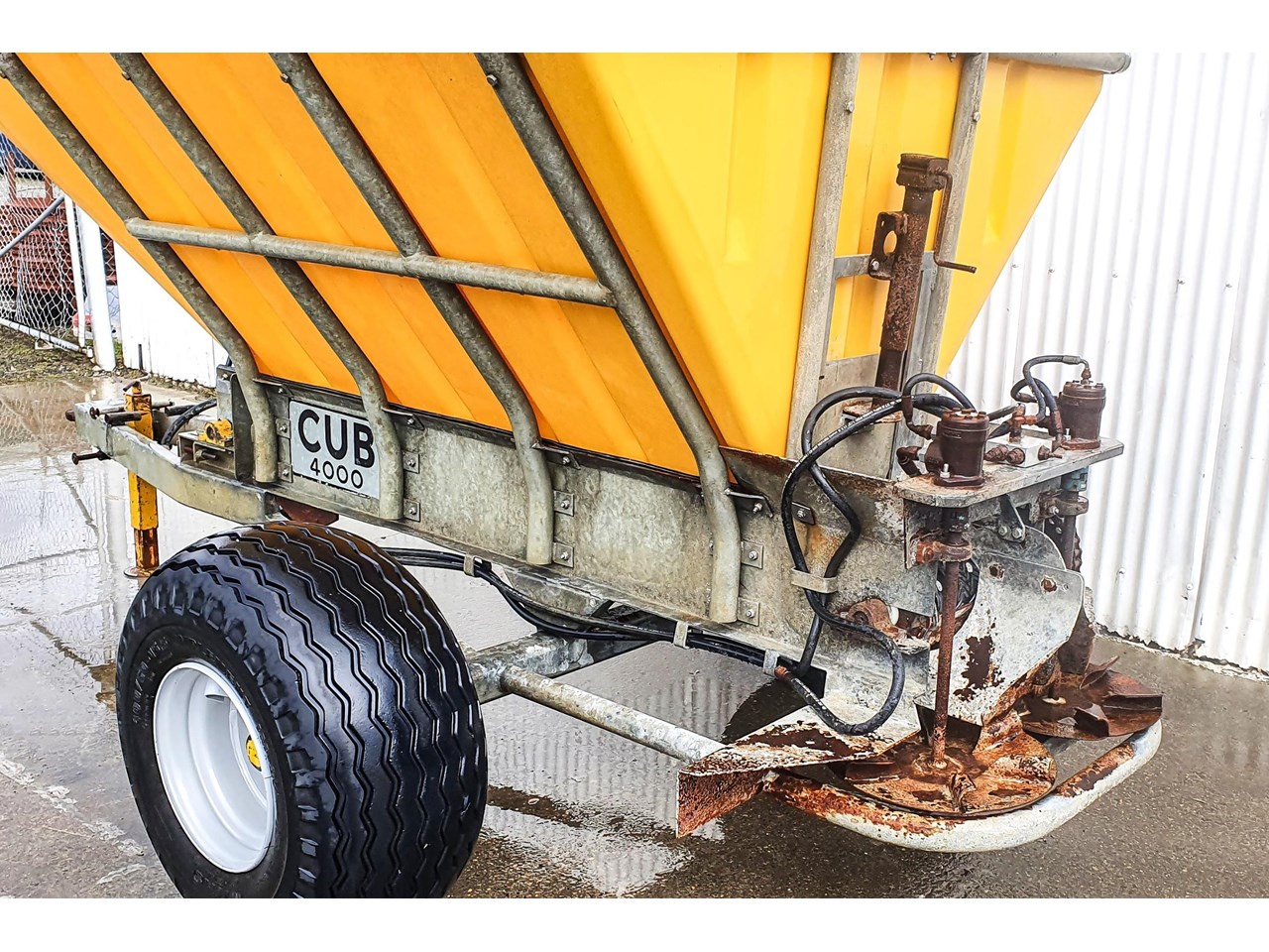 CUB 4000 SINGLE AXLE BULK FERT SPREADER for sale (refcode TA1153696)