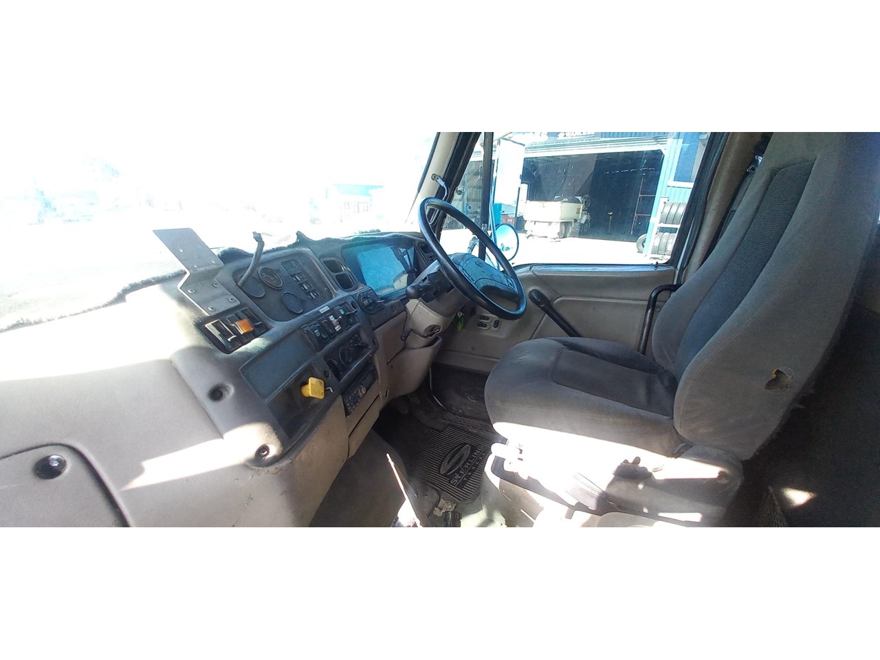 2007 STERLING LT7500 LT 7500 8X4 for sale (refcode TA1155669)