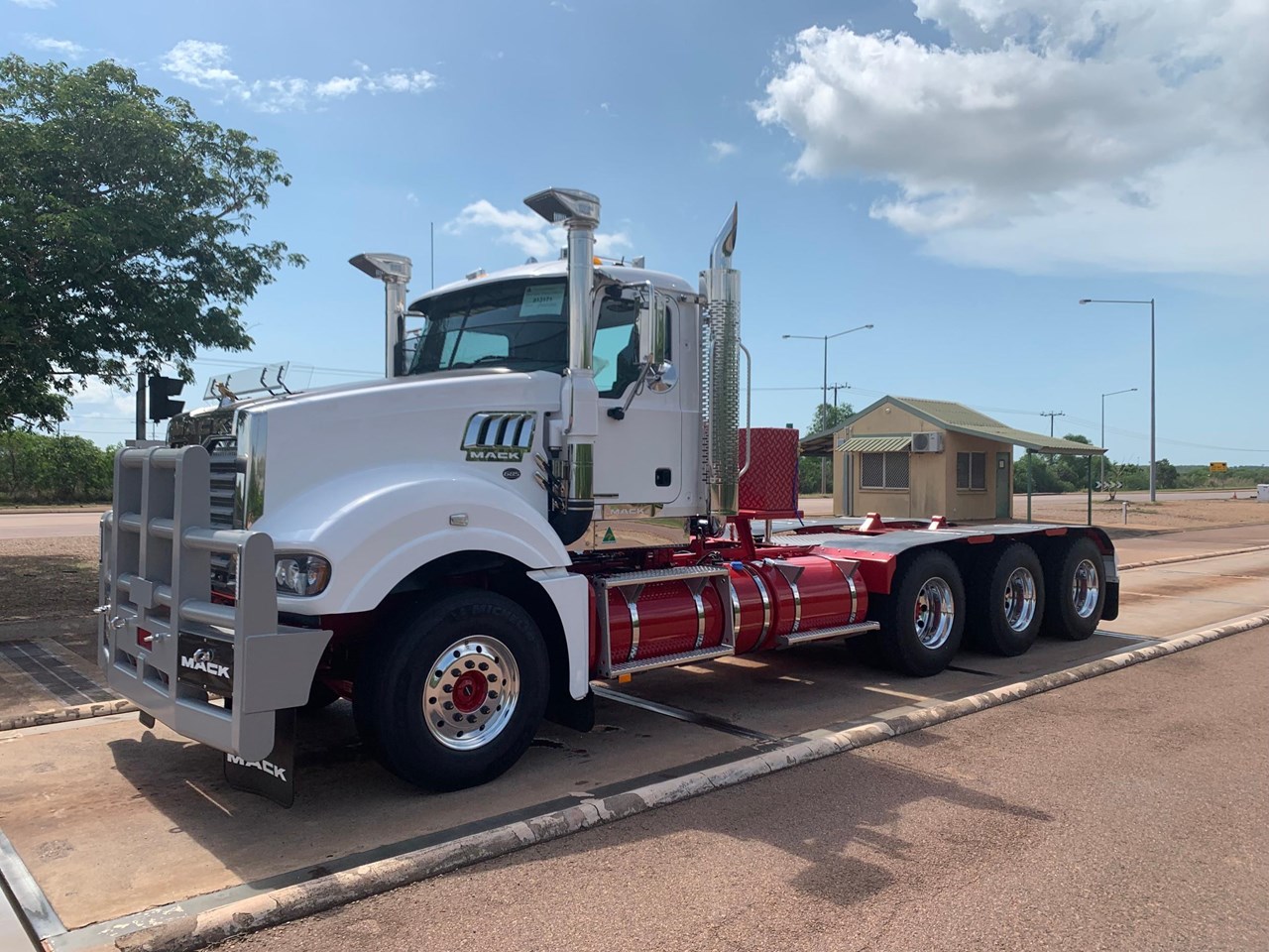 2022 MACK TITAN for sale