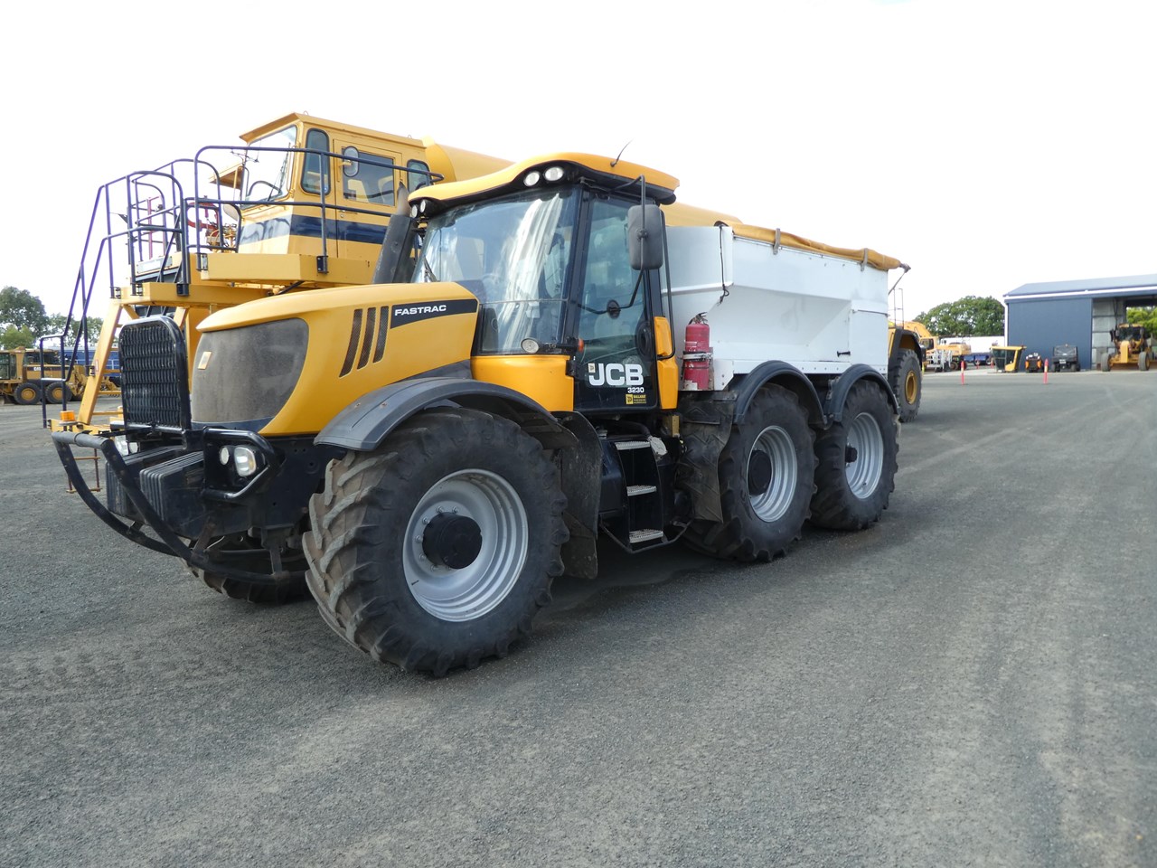 2011 JCB FASTRAC 3230 6X4 SPREADER for sale