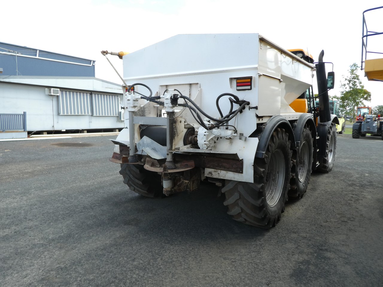 2011 JCB FASTRAC 3230 6X4 SPREADER for sale