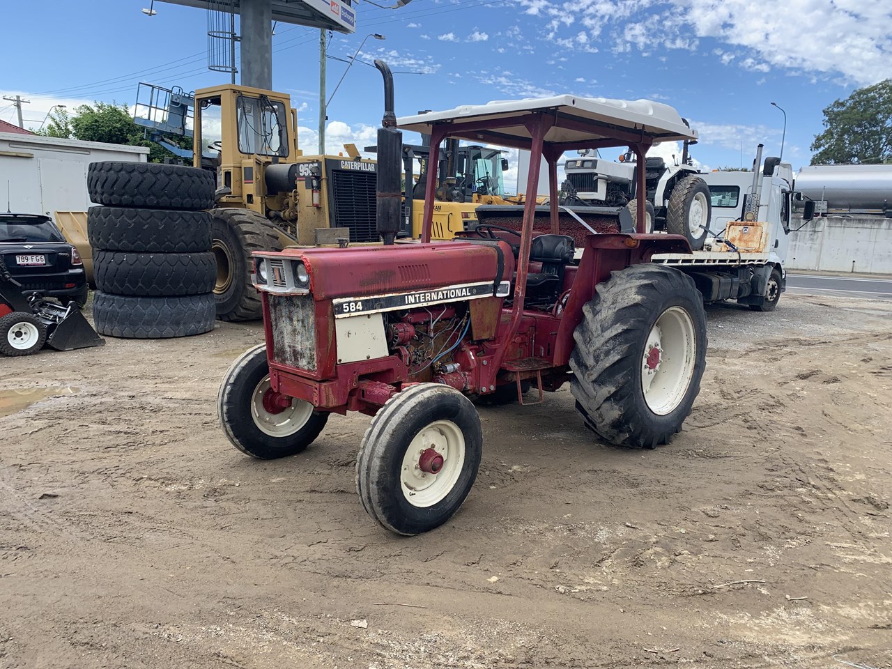 INTERNATIONAL 584 WHEEL TRACTOR for sale (refcode TA1171714)
