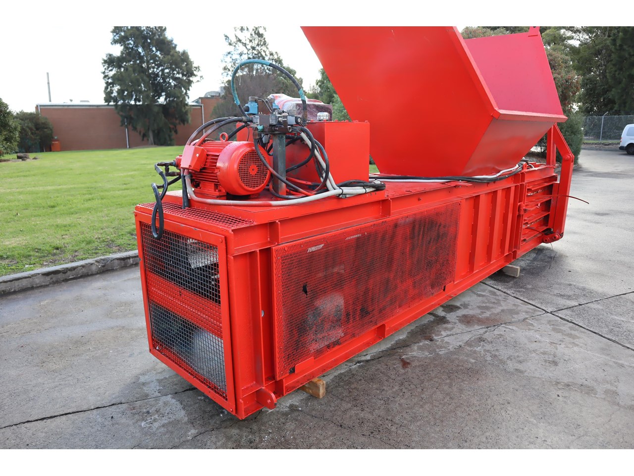AUSTRALIAN BALE PRESS CO HORIZONTAL HYDRAULIC BALER BAILER COMPACTOR ...