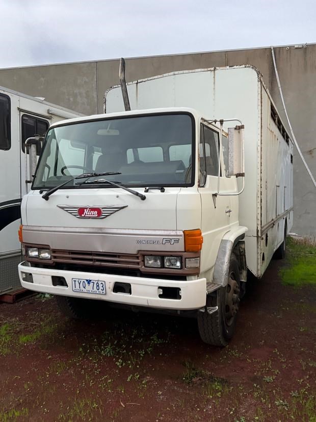 1988 HINO FF RANGER 8 HORSE TRUCK for sale