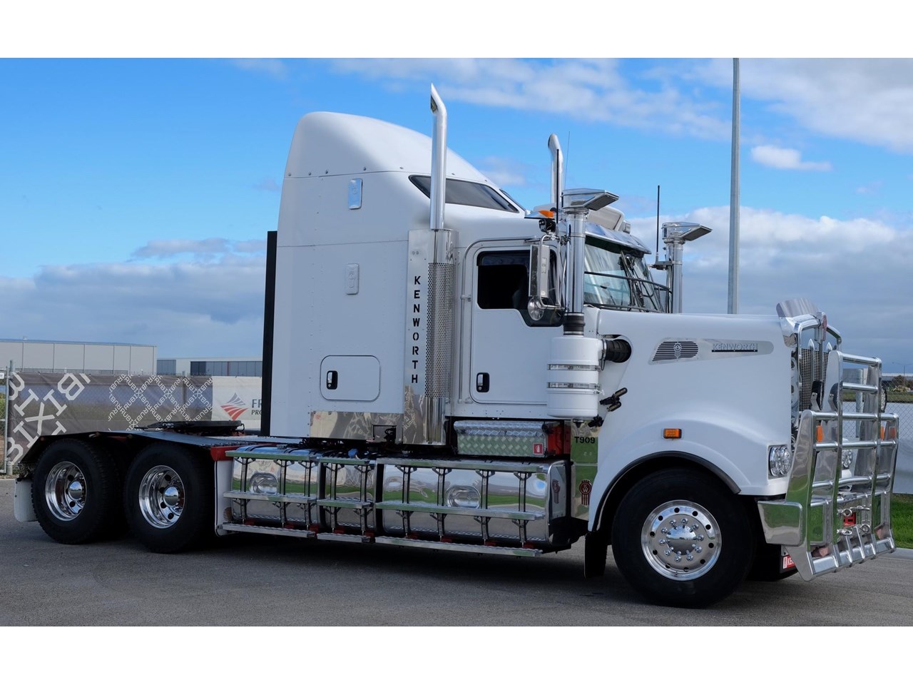 2017 KENWORTH T909 for sale