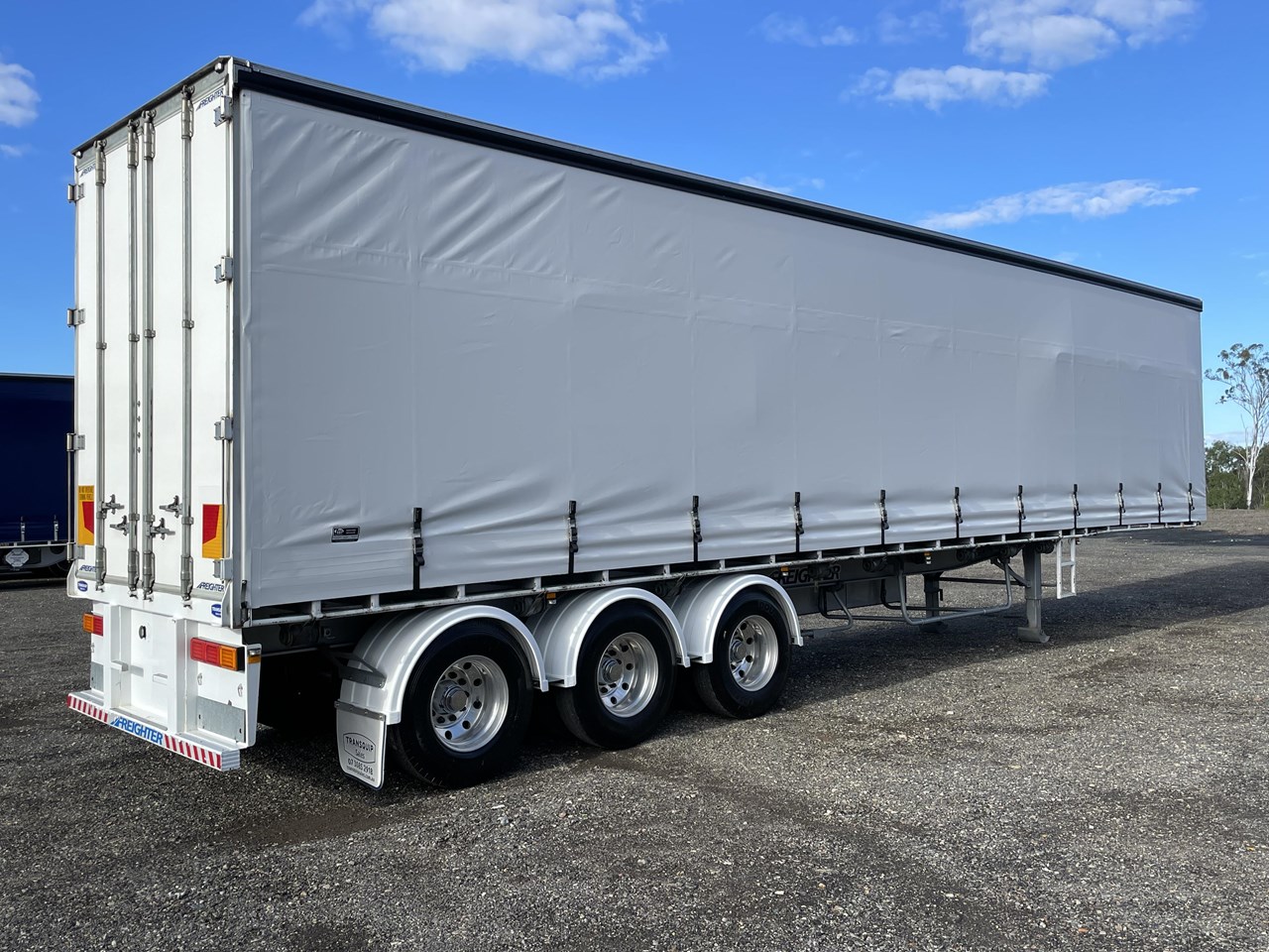 2017 MAXITRANS 45FT FLAT TOP CURTAINSIDER SEMI TRAILER for sale