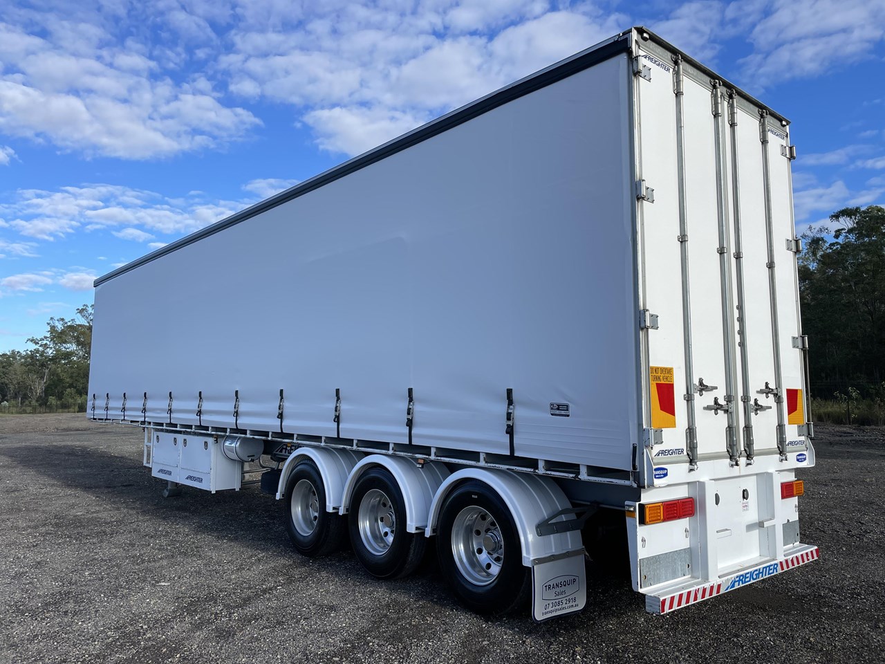 2017 MAXITRANS 45FT FLAT TOP CURTAINSIDER SEMI TRAILER for sale