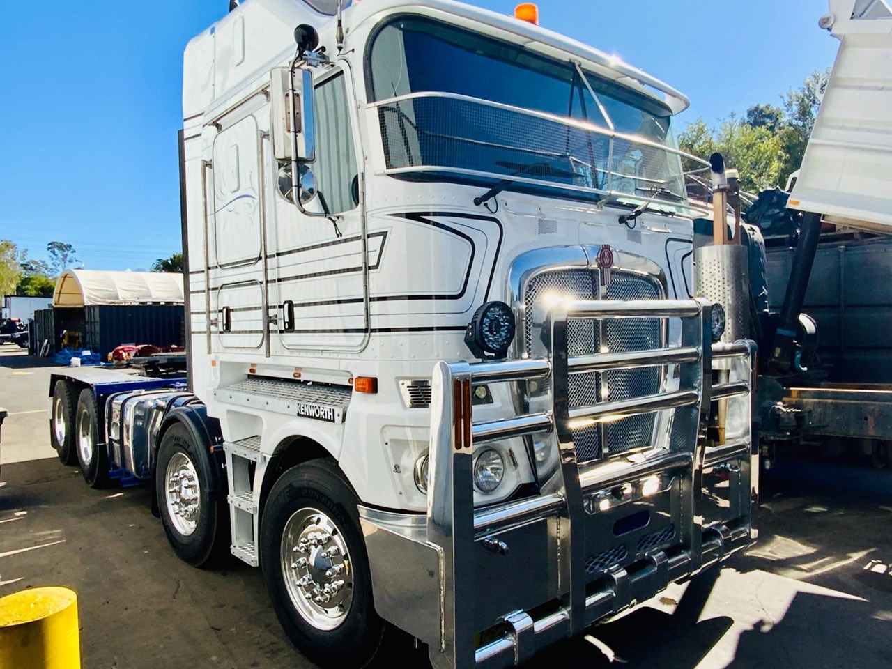 2013 KENWORTH K200 K200 Twin Steer 8 Wheeler for sale