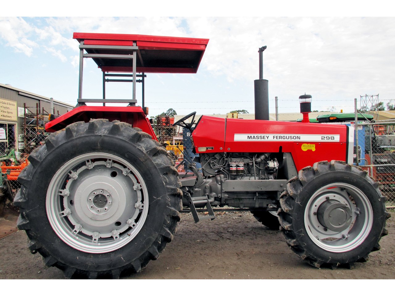 MASSEY FERGUSON 298 TRACTOR 4 WHEEL ASSIST for sale (refcode TA1180772)