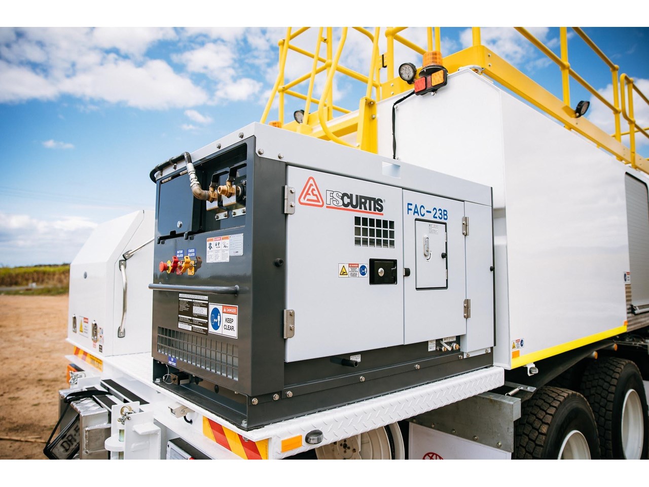 2023 ISUZU FYH 300-350 9,000LT DIESEL + 7 x 700LT OIL for sale